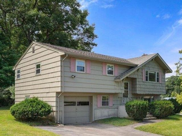 house with 3 bedroom, Randolph MA ES104834014