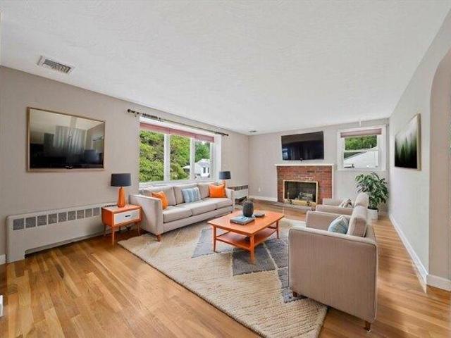house with 3 bedroom, Randolph MA ES104834955
