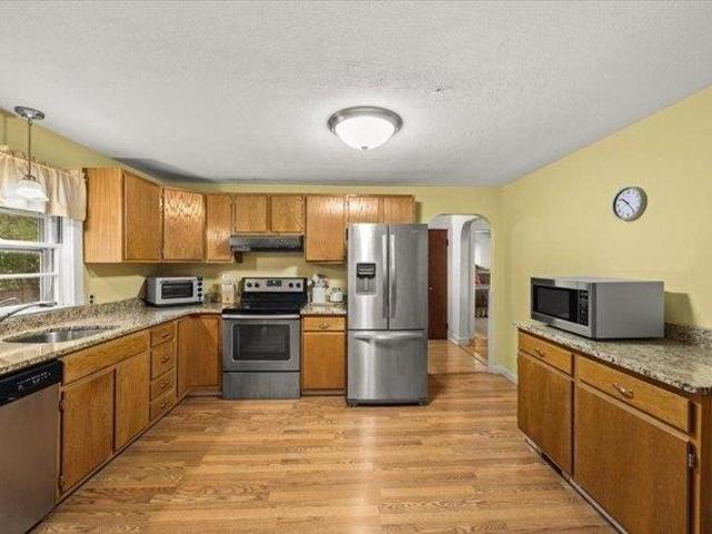 house with 3 bedroom, Randolph MA ES105082509