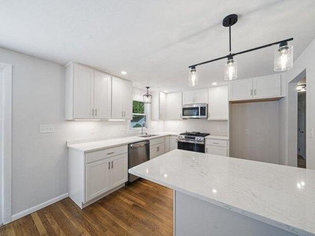 house with 3 bedroom, Randolph MA ES105127271