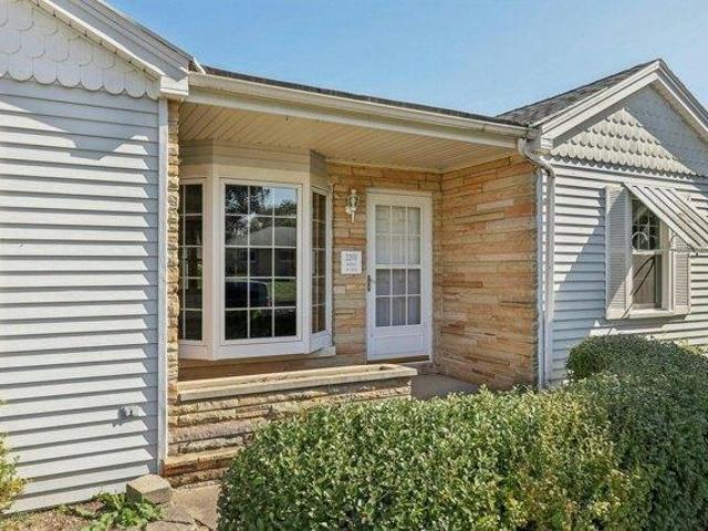 house with 3 bedroom, Racine WI ES103501155