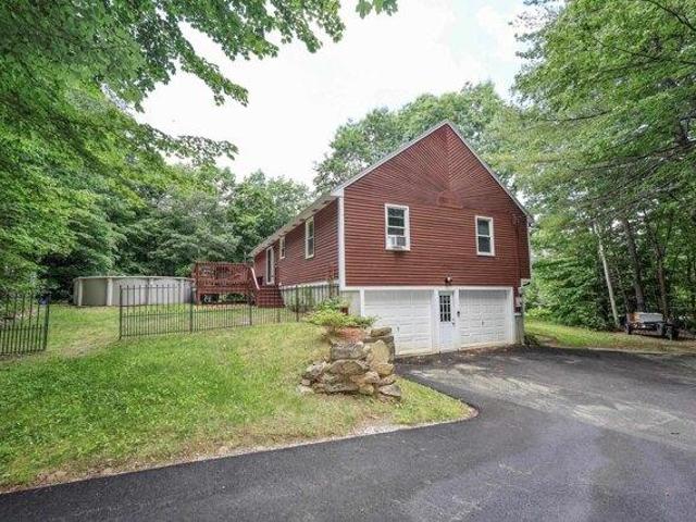 house with 3 bedroom, Raymond NH ES104077096