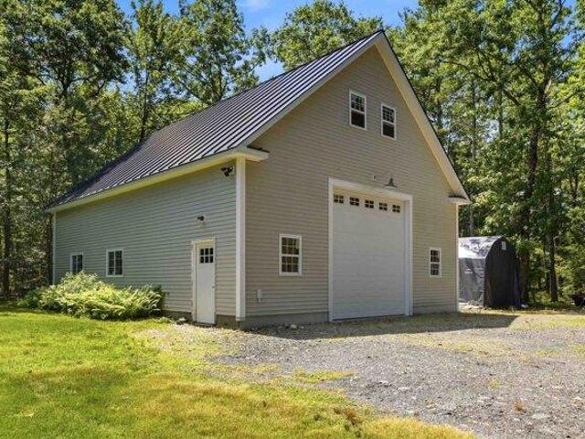 house with 3 bedroom, Raymond NH ES104295715