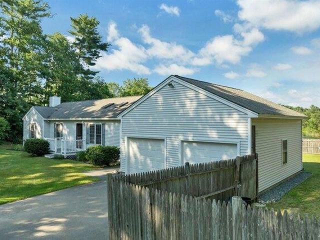 house with 3 bedroom, Raymond NH ES104299146