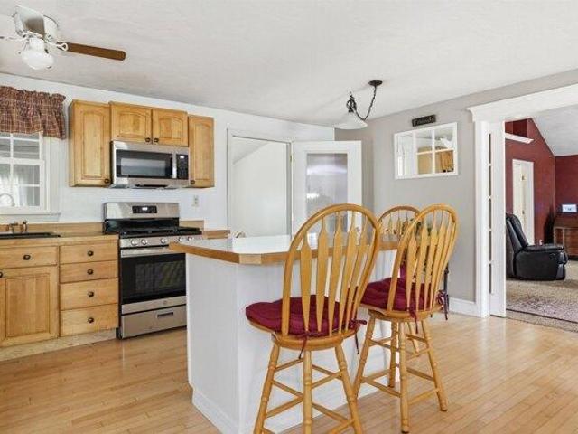 house with 3 bedroom, Raymond NH ES105175464
