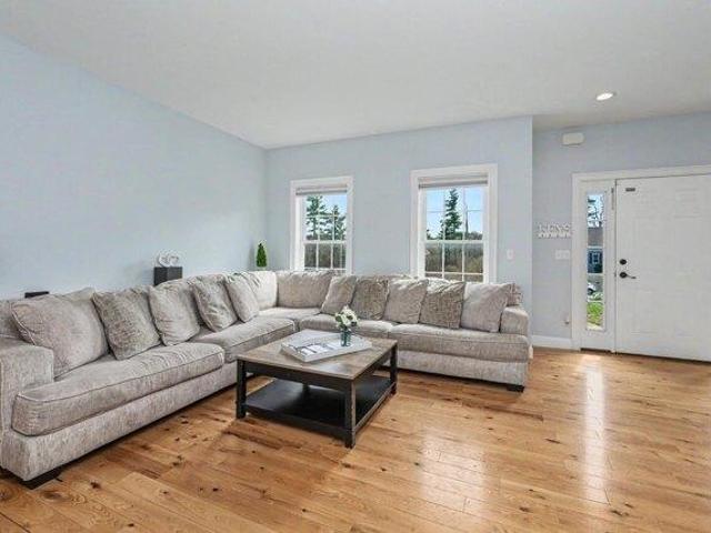 house with 3 bedroom, Raymond NH ES105171928