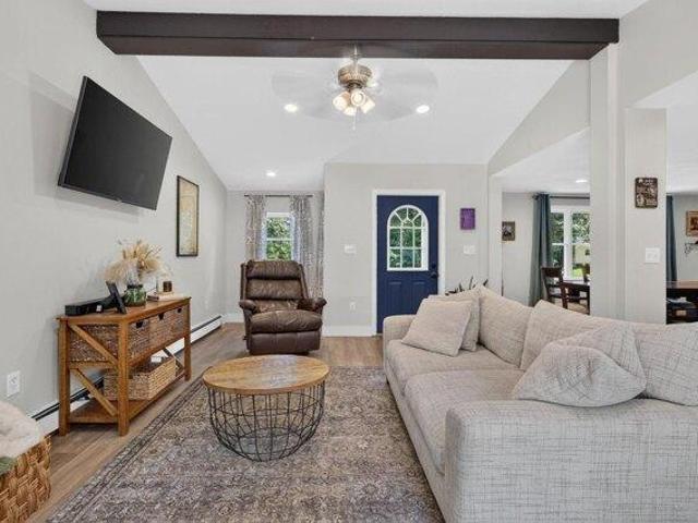 house with 3 bedroom, Raymond NH ES105193380