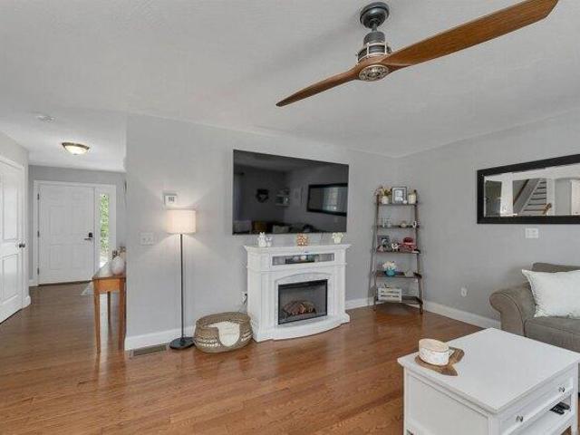 house with 3 bedroom, Raymond NH ES102823154