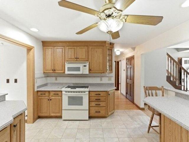 house with 3 bedroom, Raynham MA ES104568577
