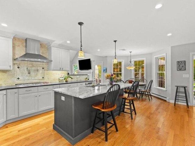 house with 3 bedroom, Raynham MA ES103496428