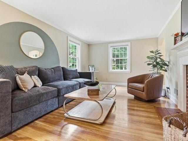 house with 3 bedroom, Reading MA ES104010880
