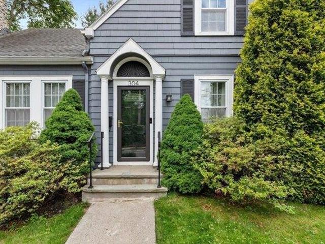house with 3 bedroom, Reading MA ES104044343