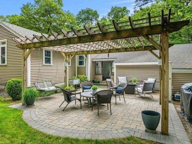 house with 3 bedroom, Reading MA ES104043771