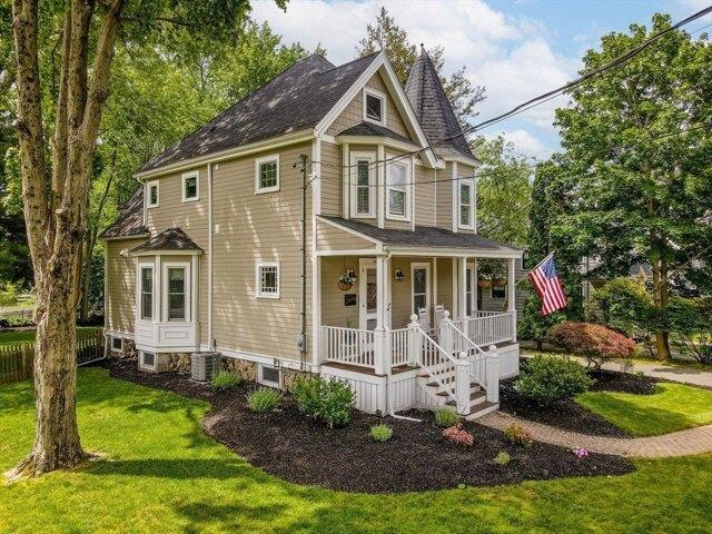 house with 3 bedroom, Reading MA ES104189945