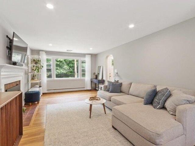 house with 3 bedroom, Reading MA ES104510543