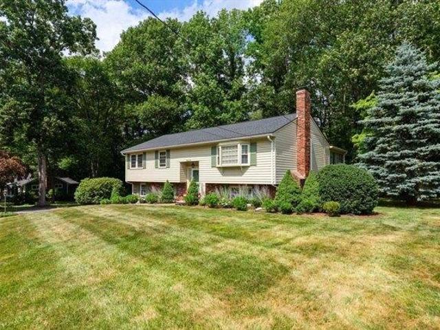 house with 3 bedroom, Reading MA ES104834373