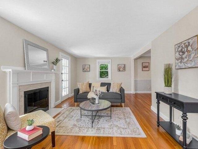 house with 3 bedroom, Reading MA ES105114581