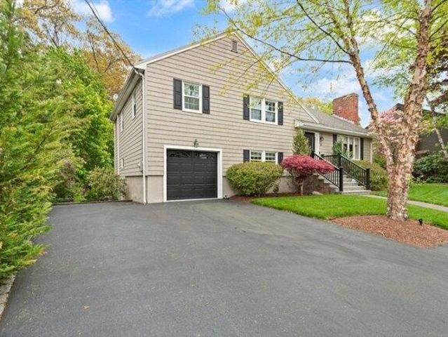 house with 3 bedroom, Reading MA ES103074807