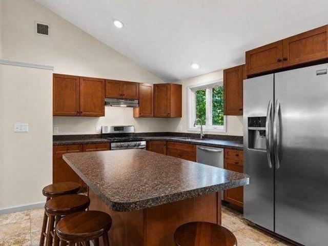house with 3 bedroom, Rehoboth MA ES105107569
