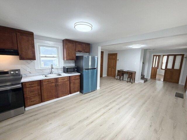 house with 3 bedroom, Revere MA DLS102632731