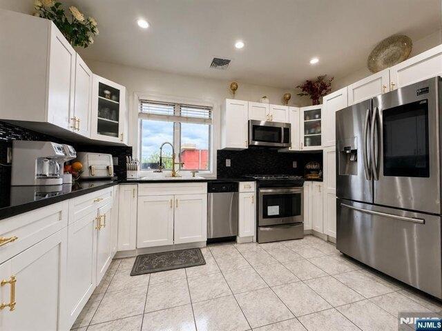 house with 3 bedroom, Ridgefield NJ DLS102211698