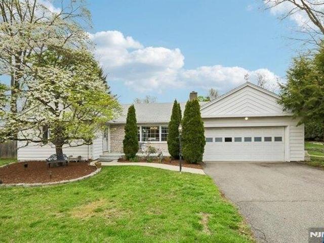 house with 3 bedroom, Ridgewood NJ DLS102585962