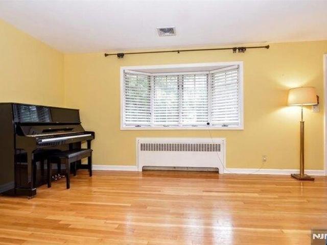 house with 3 bedroom, Ridgewood NJ ES105317383