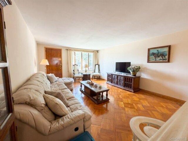 house with 3 bedroom, Ridgewood NY ES105204167