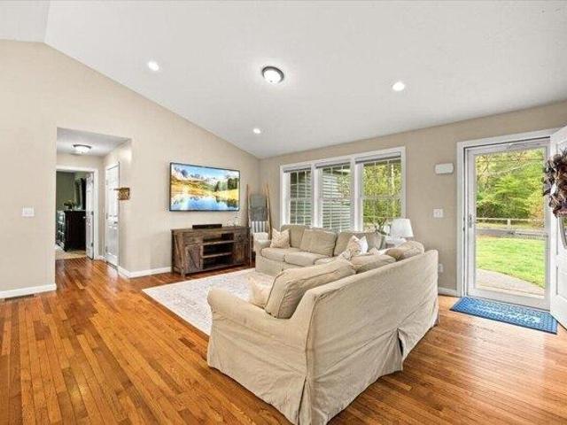 house with 3 bedroom, Rochester MA ES103018627