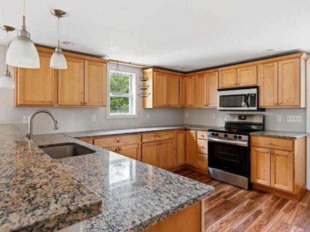house with 3 bedroom, Rochester NH DS102707895