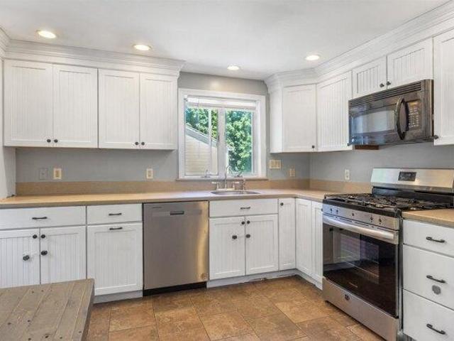 house with 3 bedroom, Rochester NH DS103189052
