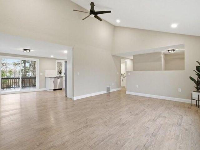 house with 3 bedroom, Rochester NH ES103072723