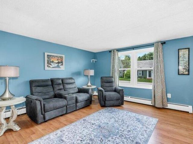 house with 3 bedroom, Rochester NH ES103185108