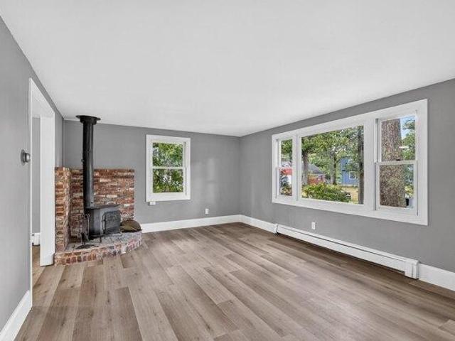 house with 3 bedroom, Rochester NH ES104807525