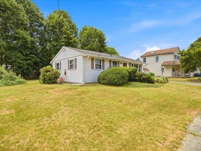 house with 3 bedroom, Rockland MA ES105060087