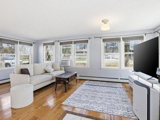 house with 3 bedroom, Rockland MA ES105142823