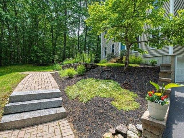house with 3 bedroom, Rollinsford NH ES104788131