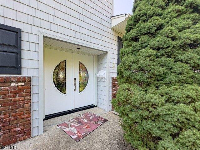 house with 3 bedroom, Roseland NJ DLS101749067