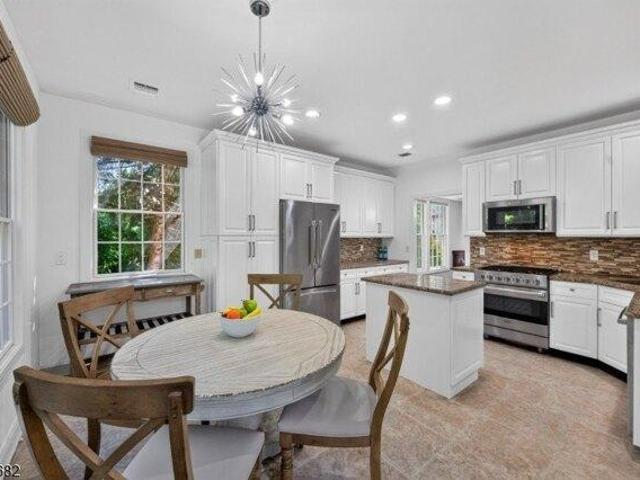 house with 3 bedroom, Roseland NJ ES104296811