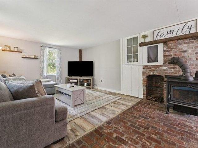 house with 3 bedroom, Rutland MA ES105107804