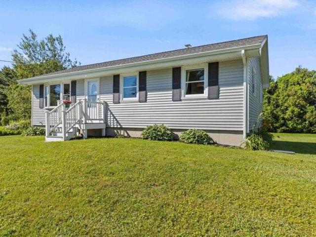 house with 3 bedroom, Scarborough ME ES104152706