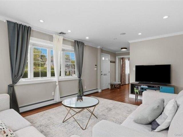 house with 3 bedroom, Scarsdale NY DS102279444