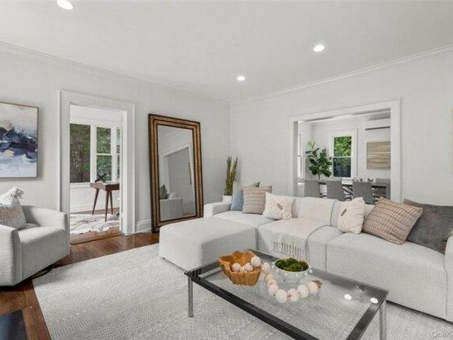 house with 3 bedroom, Scarsdale NY ES105206184