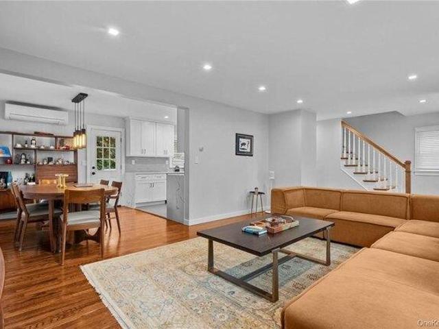 house with 3 bedroom, Scarsdale NY ES105207026