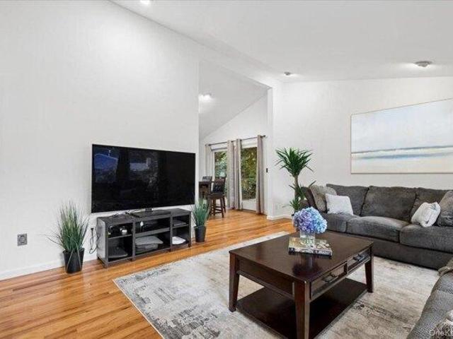 house with 3 bedroom, Scarsdale NY ES105207238