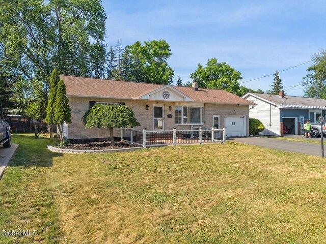 house with 3 bedroom, Schenectady NY DS103627457