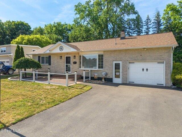 house with 3 bedroom, Schenectady NY ES103627457