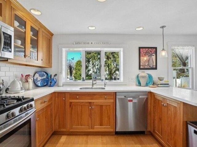 house with 3 bedroom, Scituate MA DLS102120198