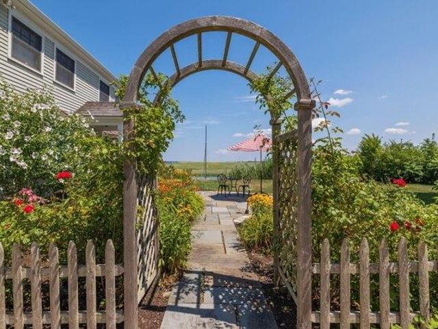 house with 3 bedroom, Sandwich MA DLS102090051