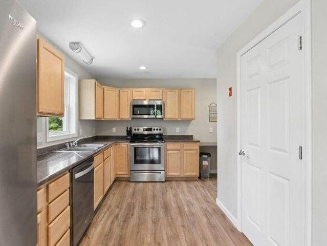 house with 3 bedroom, Sanford ME ES104010033